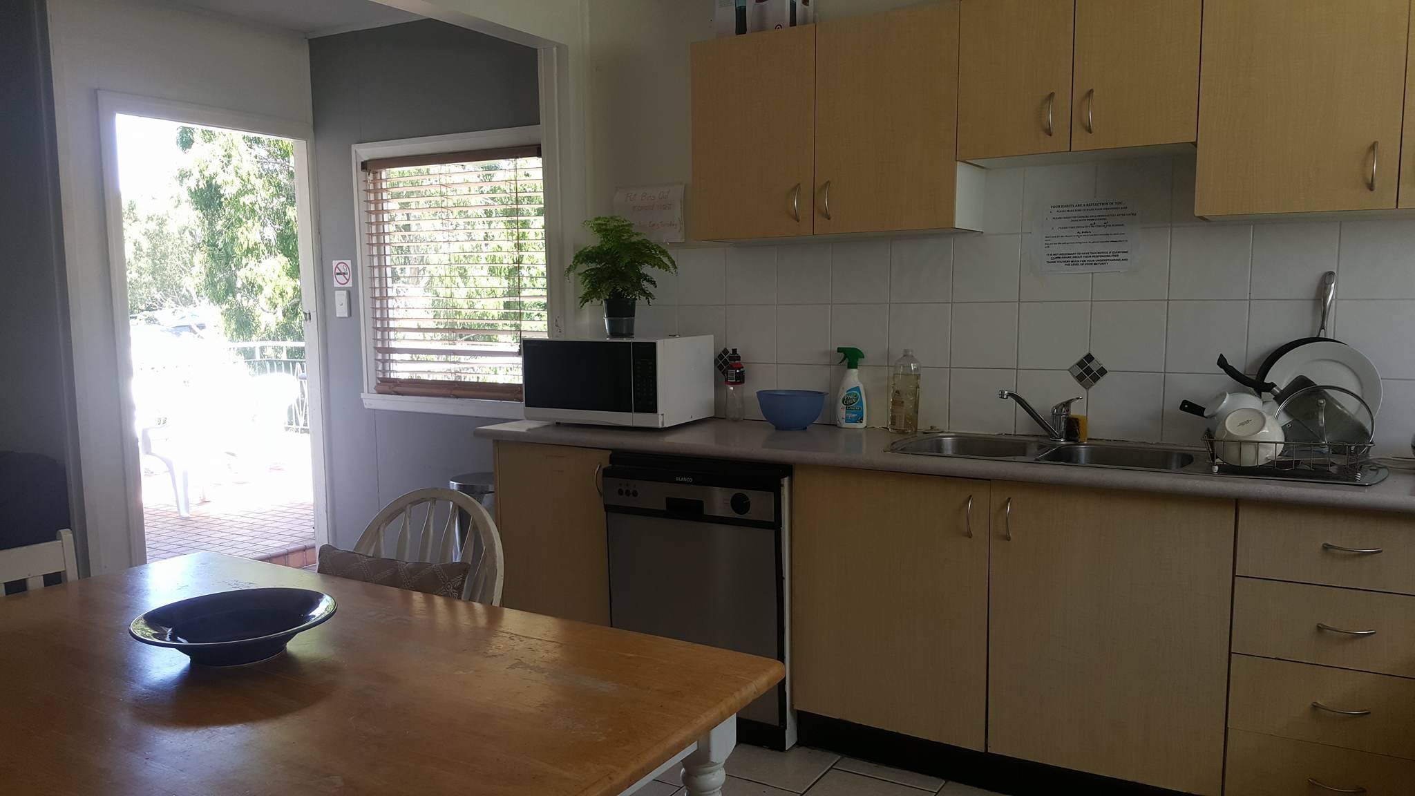 Student Homes Accommodation Kelvin Grove kitchen - Student Homes ...